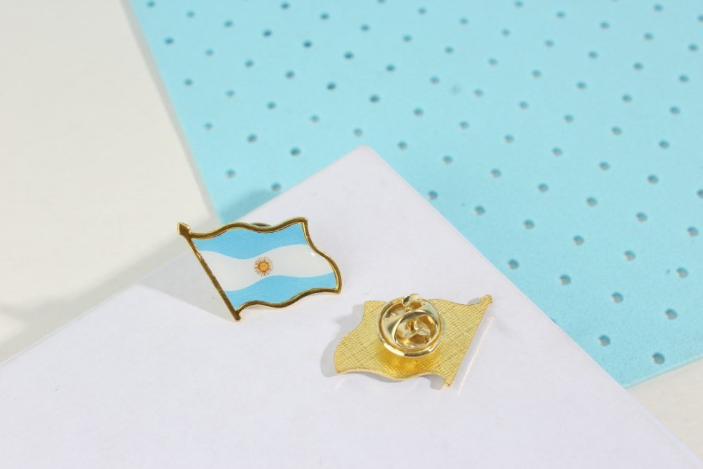 Pin Metalico Bandera Argentina - miscellaneousbycaff.com.ar